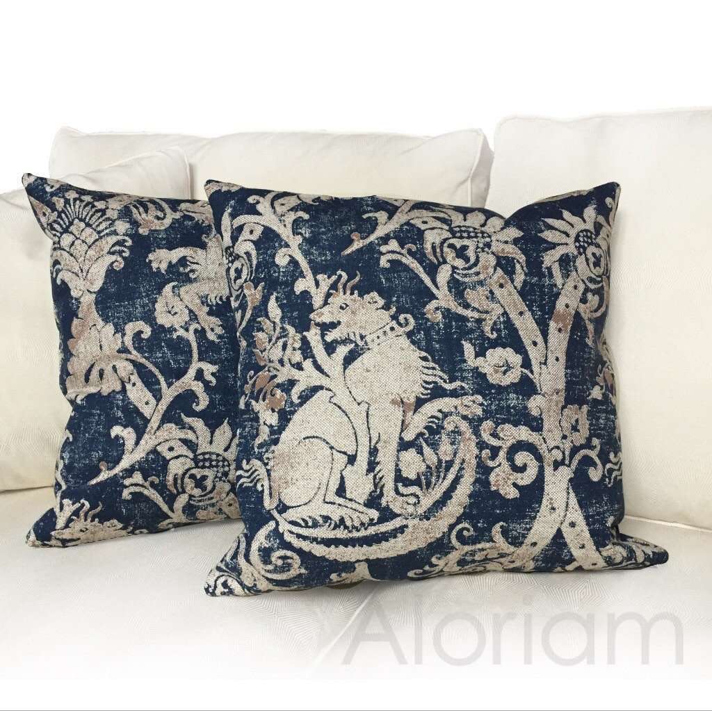 Medieval Gryphon Heraldry Mythological Print Pillow Cover – Aloriam